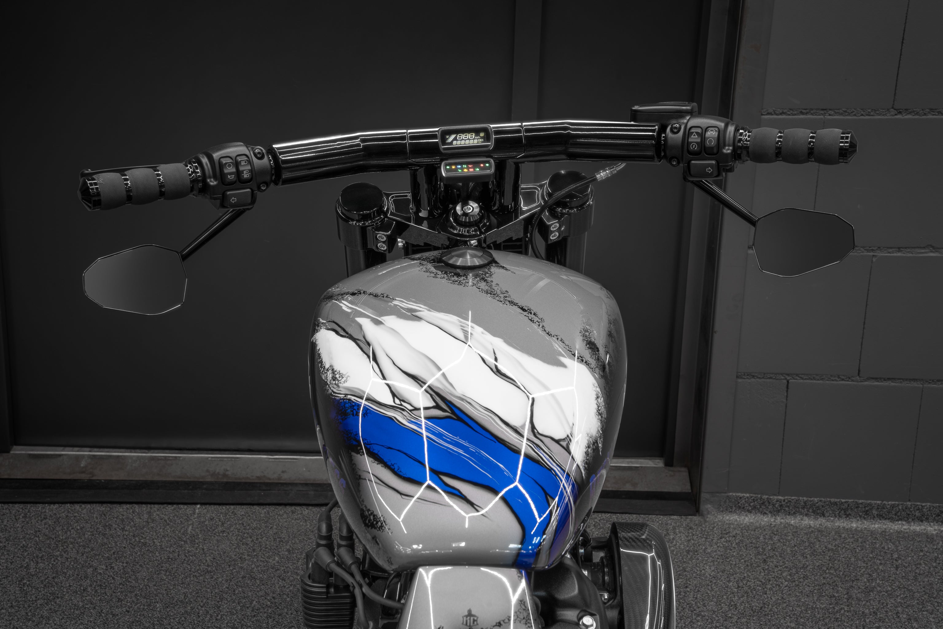 Killer Custom "Drag-T" Mega Handlebars (with Stealth View speedometer